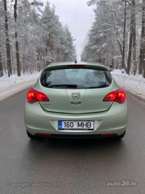 Green Opel Astra 2011 in Tallinn, with an engine capacity of 1.60 L and mileage of 179 thousand km for 2400 €, photo 5 on AUTOMOTO.COM.LV