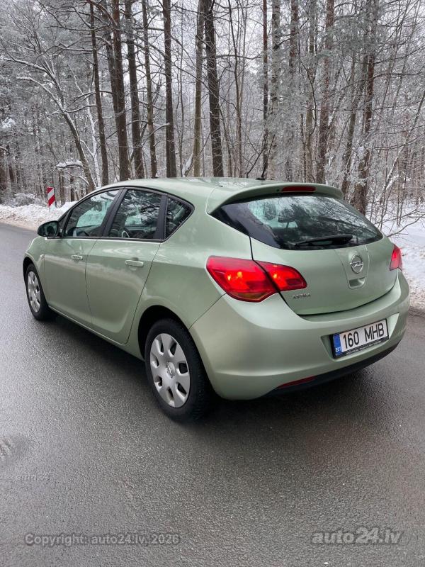 Zaļš Opel Astra 2011 Tallina, ar dzinēja tilpumu 1.60 L un nobraukumu 179 tūkst. km par 2400 €, foto 6 vietnē AUTOMOTO.COM.LV