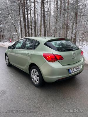 Green Opel Astra 2011 in Tallinn, with an engine capacity of 1.60 L and mileage of 179 thousand km for 2400 €, photo 6 on AUTOMOTO.COM.LV
