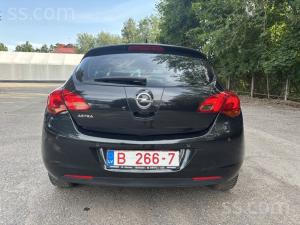 Green Opel Astra 2011 in Ogre, with an engine capacity of 1.60 L and mileage of 180 thousand km for 4400 €, photo 8 on AUTOMOTO.COM.LV