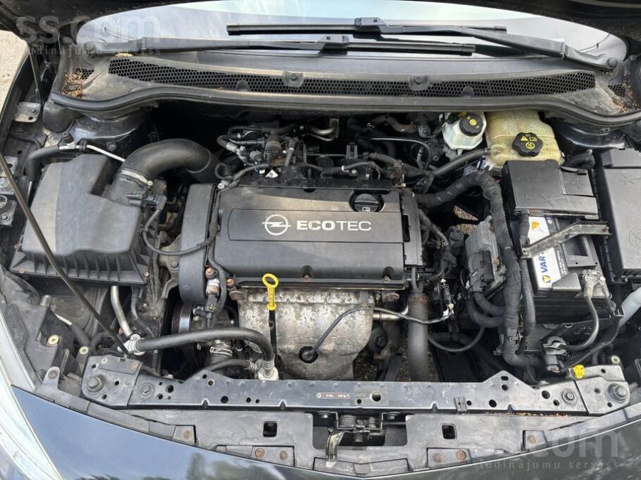 Green Opel Astra 2011 in Ogre, with an engine capacity of 1.60 L and mileage of 180 thousand km for 4400 €, photo 10 on AUTOMOTO.COM.LV