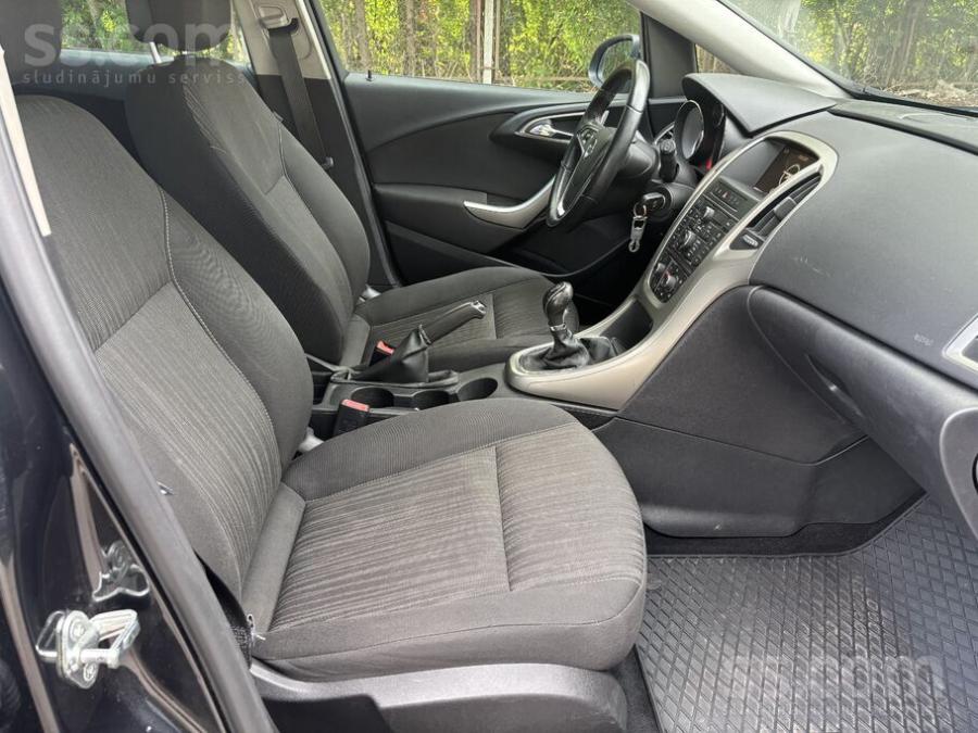 Green Opel Astra 2011 in Ogre, with an engine capacity of 1.60 L and mileage of 180 thousand km for 4400 €, photo 13 on AUTOMOTO.COM.LV