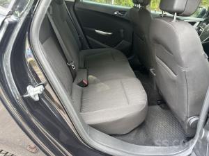 Green Opel Astra 2011 in Ogre, with an engine capacity of 1.60 L and mileage of 180 thousand km for 4400 €, photo 14 on AUTOMOTO.COM.LV