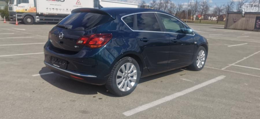 Green Opel Astra 2014 in Siauliai, with an engine capacity of 1.70 L and mileage of 161 thousand km for 4450 €, photo 6 on AUTOMOTO.COM.LV