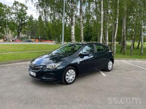 Green Opel Astra 2016 in Riga, with an engine capacity of 1.40 L and mileage of 107 thousand km for 2300 €, photo 1 on AUTOMOTO.COM.LV