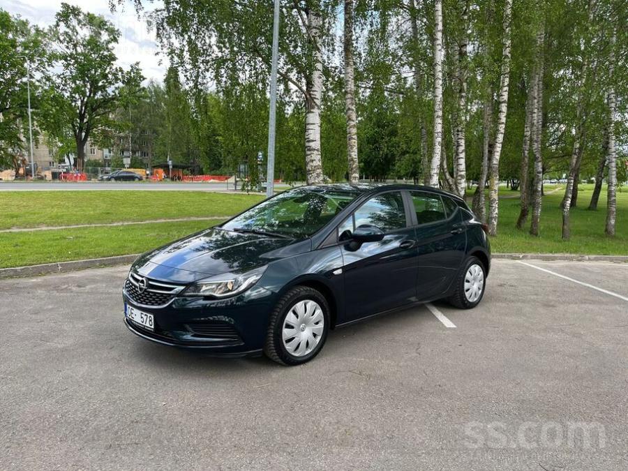 Green Opel Astra 2016 in Riga, with an engine capacity of 1.40 L and mileage of 107 thousand km for 2300 €, photo 1 on AUTOMOTO.COM.LV