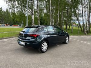 Green Opel Astra 2016 in Riga, with an engine capacity of 1.40 L and mileage of 107 thousand km for 2300 €, photo 3 on AUTOMOTO.COM.LV