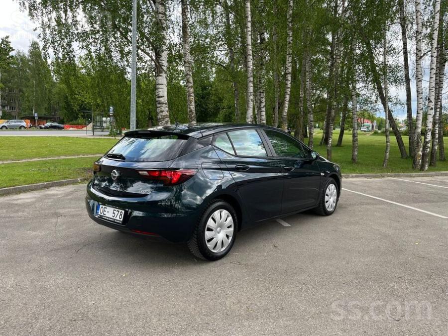 Green Opel Astra 2016 in Riga, with an engine capacity of 1.40 L and mileage of 107 thousand km for 2300 €, photo 3 on AUTOMOTO.COM.LV
