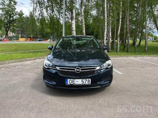 Green Opel Astra 2016 in Riga, with an engine capacity of 1.40 L and mileage of 107 thousand km for 2300 €, photo 5 on AUTOMOTO.COM.LV
