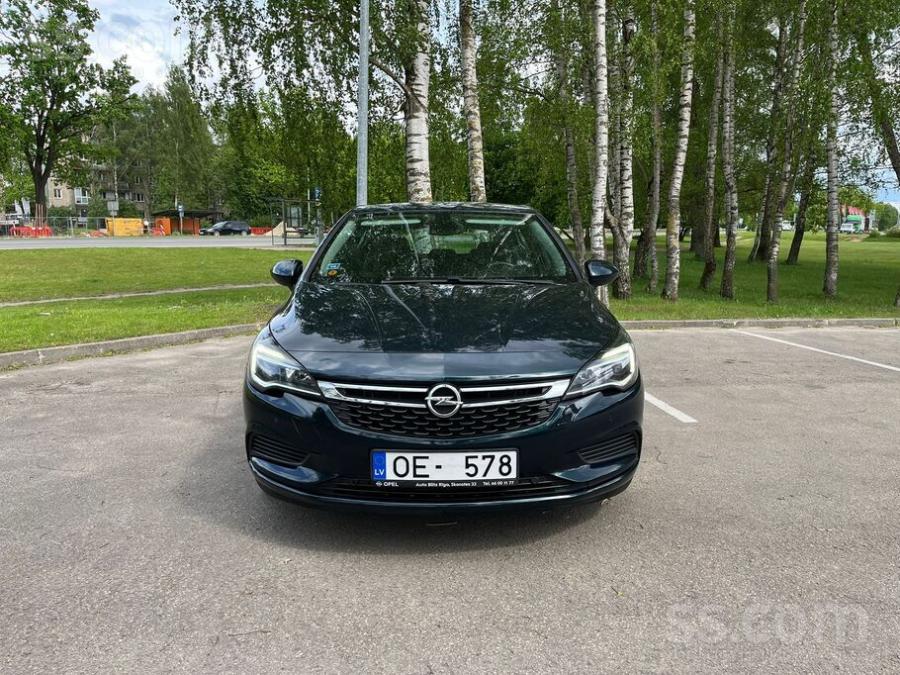 Green Opel Astra 2016 in Riga, with an engine capacity of 1.40 L and mileage of 107 thousand km for 2300 €, photo 5 on AUTOMOTO.COM.LV