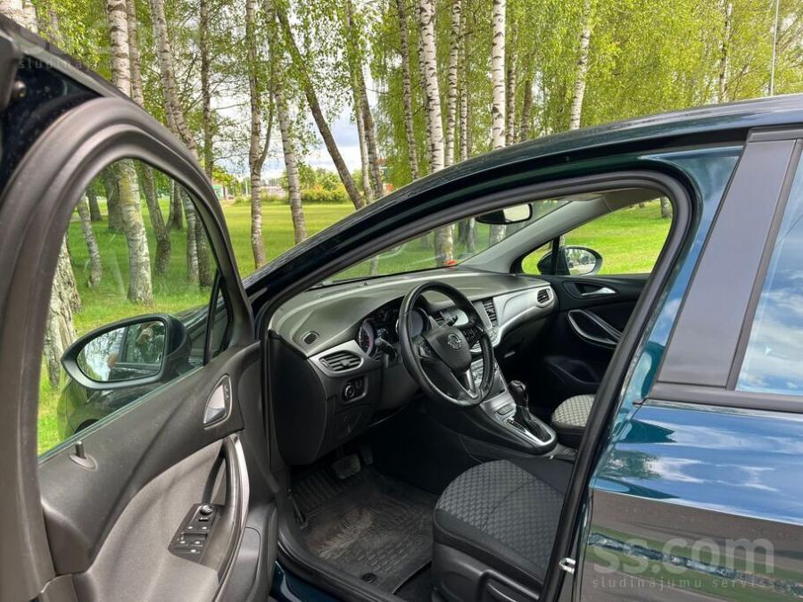 Green Opel Astra 2016 in Riga, with an engine capacity of 1.40 L and mileage of 107 thousand km for 2300 €, photo 6 on AUTOMOTO.COM.LV