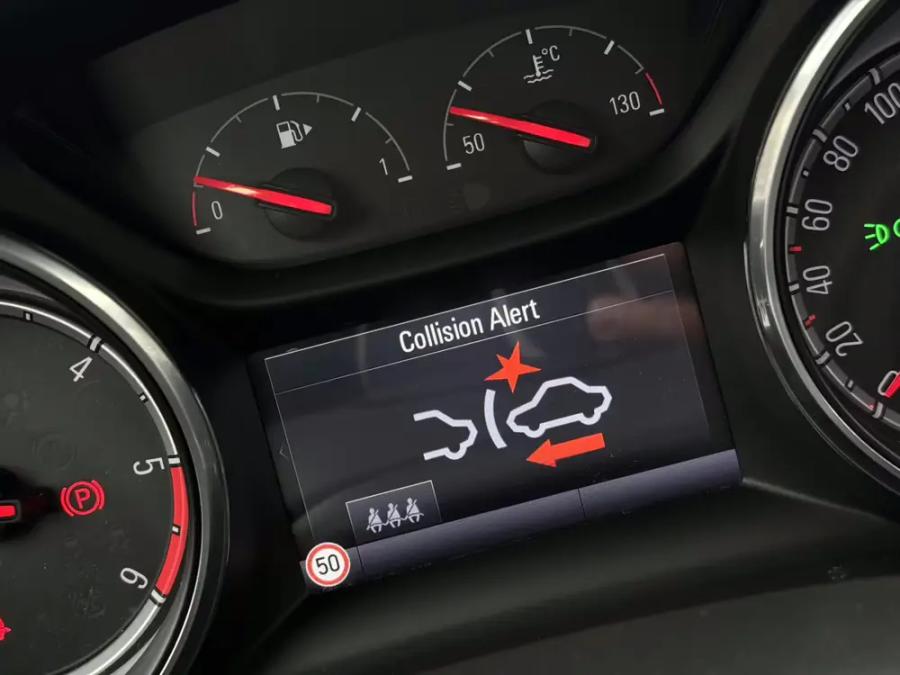Zaļš Opel Astra 2016 Jelgava, ar dzinēja tilpumu 1.60 L un nobraukumu 199 tūkst. km par 8800 €, foto 23 vietnē AUTOMOTO.COM.LV