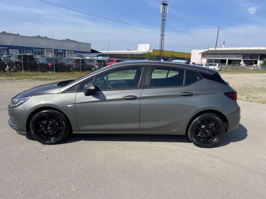 Green Opel Astra 2016 in Siauliai, with an engine capacity of 1.60 L and mileage of 210 thousand km for 4950 €, photo 3 on AUTOMOTO.COM.LV