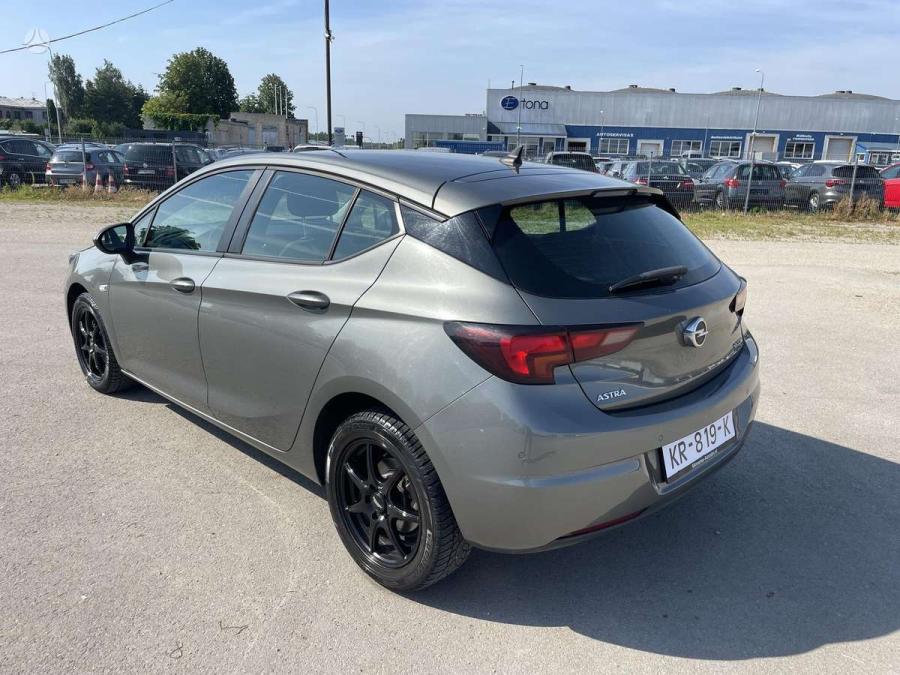 Green Opel Astra 2016 in Siauliai, with an engine capacity of 1.60 L and mileage of 210 thousand km for 4950 €, photo 4 on AUTOMOTO.COM.LV