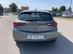Green Opel Astra 2016 in Siauliai, with an engine capacity of 1.60 L and mileage of 210 thousand km for 4950 €, photo 5 on AUTOMOTO.COM.LV