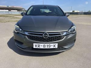 Green Opel Astra 2016 in Siauliai, with an engine capacity of 1.60 L and mileage of 210 thousand km for 4950 €, photo 9 on AUTOMOTO.COM.LV