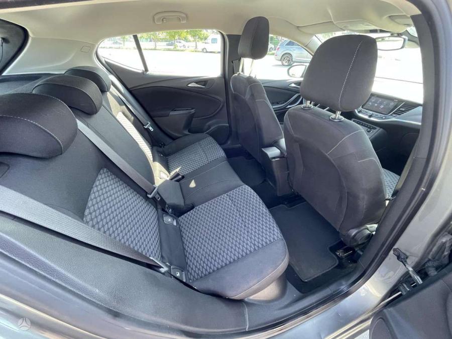 Green Opel Astra 2016 in Siauliai, with an engine capacity of 1.60 L and mileage of 210 thousand km for 4950 €, photo 12 on AUTOMOTO.COM.LV