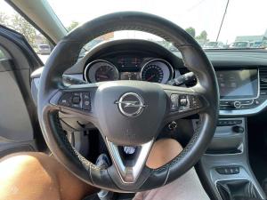 Green Opel Astra 2016 in Siauliai, with an engine capacity of 1.60 L and mileage of 210 thousand km for 4950 €, photo 17 on AUTOMOTO.COM.LV