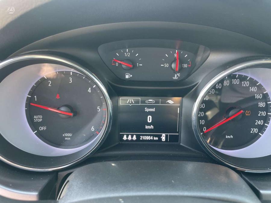 Green Opel Astra 2016 in Siauliai, with an engine capacity of 1.60 L and mileage of 210 thousand km for 4950 €, photo 18 on AUTOMOTO.COM.LV
