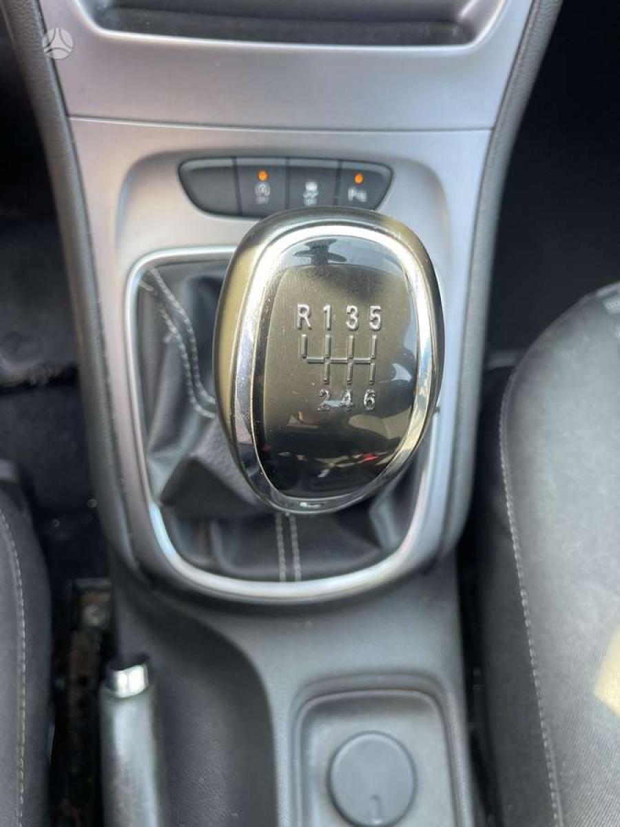 Green Opel Astra 2016 in Siauliai, with an engine capacity of 1.60 L and mileage of 210 thousand km for 4950 €, photo 22 on AUTOMOTO.COM.LV