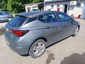 Green Opel Astra 2019 in Panevezys, with an engine capacity of 1.60 L and mileage of 200 thousand km for 2800 €, photo 4 on AUTOMOTO.COM.LV