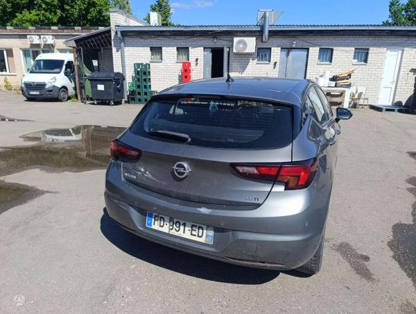 Green Opel Astra 2019 in Panevezys, with an engine capacity of 1.60 L and mileage of 200 thousand km for 2800 €, photo 5 on AUTOMOTO.COM.LV
