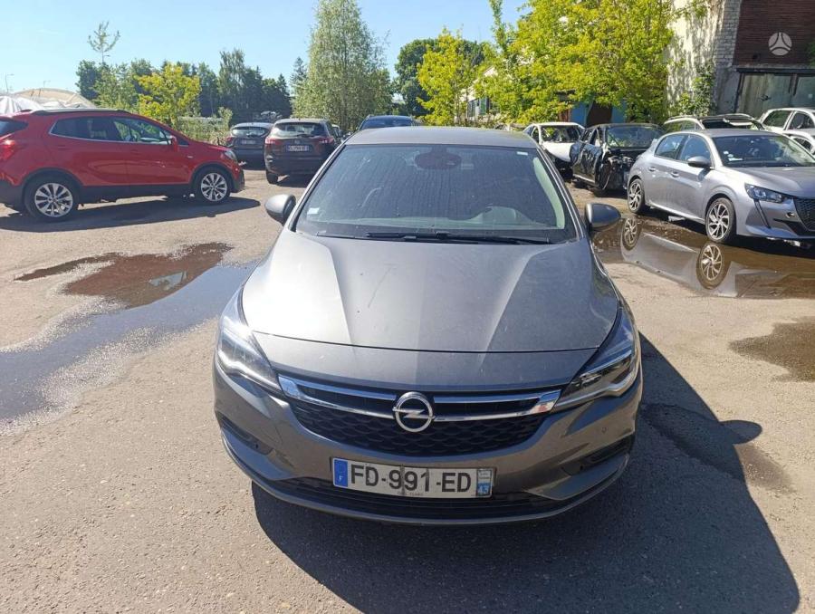 Green Opel Astra 2019 in Panevezys, with an engine capacity of 1.60 L and mileage of 200 thousand km for 2800 €, photo 12 on AUTOMOTO.COM.LV