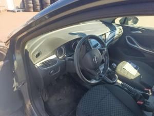 Green Opel Astra 2019 in Panevezys, with an engine capacity of 1.60 L and mileage of 200 thousand km for 2800 €, photo 15 on AUTOMOTO.COM.LV