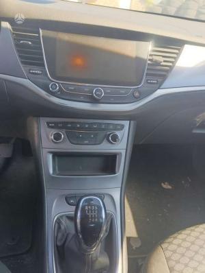 Green Opel Astra 2019 in Panevezys, with an engine capacity of 1.60 L and mileage of 200 thousand km for 2800 €, photo 16 on AUTOMOTO.COM.LV