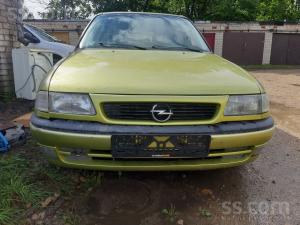 Green Opel Astra 1996 in Ogre, with an engine capacity of 1.40 L and mileage of 359 thousand km for 450 €, photo  on AUTOMOTO.COM.LV