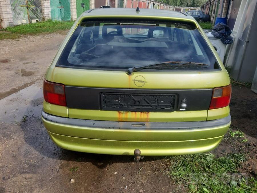 Green Opel Astra 1996 in Ogre, with an engine capacity of 1.40 L and mileage of 359 thousand km for 450 €, photo 3 on AUTOMOTO.COM.LV