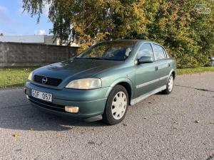 Zaļš Opel Astra 1999 Šauļi, ar dzinēja tilpumu 1.60 L un nobraukumu 180 tūkst. km par 800 €, foto  vietnē AUTOMOTO.COM.LV