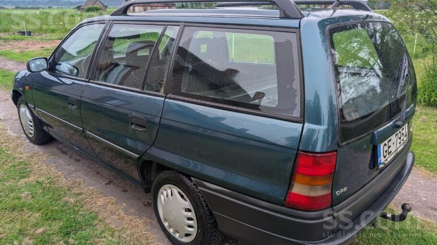 Zaļš Opel Astra 1995 Daugavpils, ar dzinēja tilpumu 1.40 L un nobraukumu 212 tūkst. km par 700 €, foto 4 vietnē AUTOMOTO.COM.LV