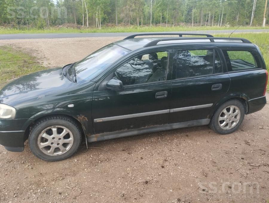 Green Opel Astra 2001 in Riga, with an engine capacity of 1.60 L and mileage of 302 thousand km for 550 €, photo 3 on AUTOMOTO.COM.LV