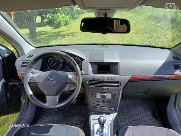 Green Opel Astra 2004 in Kaisiadorys, with an engine capacity of 1.60 L and mileage of 196 thousand km for 1300 €, photo 9 on AUTOMOTO.COM.LV