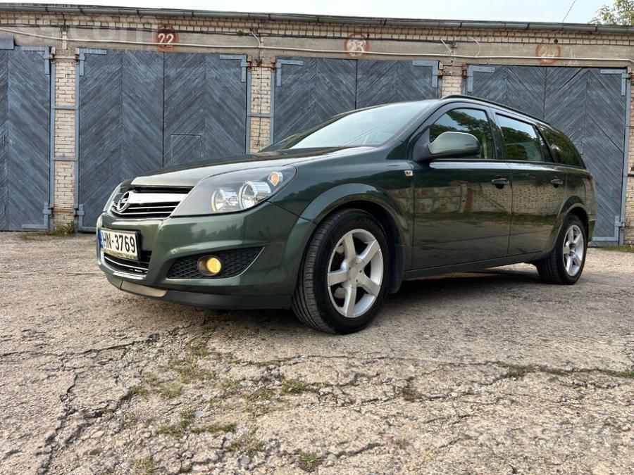 Zaļš Opel Astra 2010 Rīga, ar dzinēja tilpumu 1.70 L un nobraukumu 320 tūkst. km par 2000 €, foto 1 vietnē AUTOMOTO.COM.LV