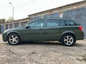 Zaļš Opel Astra 2010 Rīga, ar dzinēja tilpumu 1.70 L un nobraukumu 320 tūkst. km par 2000 €, foto 3 vietnē AUTOMOTO.COM.LV