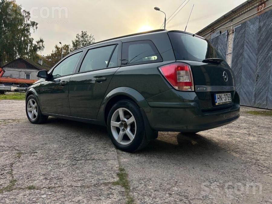 Zaļš Opel Astra 2010 Rīga, ar dzinēja tilpumu 1.70 L un nobraukumu 320 tūkst. km par 2000 €, foto 4 vietnē AUTOMOTO.COM.LV