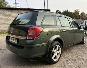 Zaļš Opel Astra 2010 Rīga, ar dzinēja tilpumu 1.70 L un nobraukumu 320 tūkst. km par 2000 €, foto 5 vietnē AUTOMOTO.COM.LV