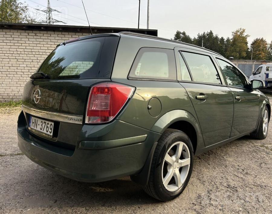 Zaļš Opel Astra 2010 Rīga, ar dzinēja tilpumu 1.70 L un nobraukumu 320 tūkst. km par 2000 €, foto 5 vietnē AUTOMOTO.COM.LV