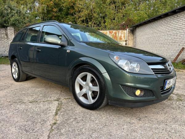 Zaļš Opel Astra 2010 Rīga, ar dzinēja tilpumu 1.70 L un nobraukumu 320 tūkst. km par 2000 €, foto 6 vietnē AUTOMOTO.COM.LV