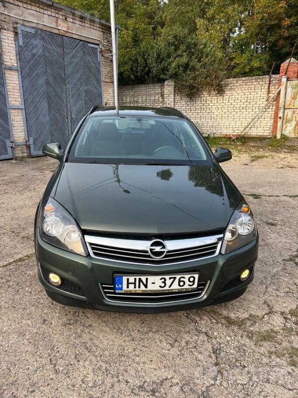 Zaļš Opel Astra 2010 Rīga, ar dzinēja tilpumu 1.70 L un nobraukumu 320 tūkst. km par 2000 €, foto 7 vietnē AUTOMOTO.COM.LV