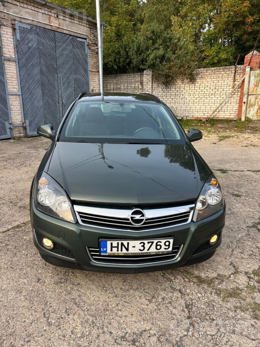 Zaļš Opel Astra 2010 Rīga, ar dzinēja tilpumu 1.70 L un nobraukumu 320 tūkst. km par 2000 €, foto 7 vietnē AUTOMOTO.COM.LV