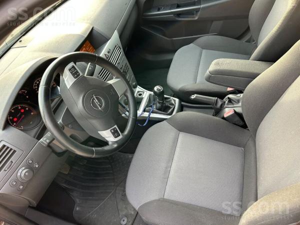 Zaļš Opel Astra 2010 Rīga, ar dzinēja tilpumu 1.70 L un nobraukumu 320 tūkst. km par 2000 €, foto 8 vietnē AUTOMOTO.COM.LV