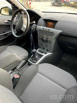Zaļš Opel Astra 2010 Rīga, ar dzinēja tilpumu 1.70 L un nobraukumu 320 tūkst. km par 2000 €, foto 9 vietnē AUTOMOTO.COM.LV