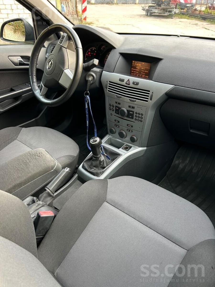 Zaļš Opel Astra 2010 Rīga, ar dzinēja tilpumu 1.70 L un nobraukumu 320 tūkst. km par 2000 €, foto 9 vietnē AUTOMOTO.COM.LV