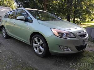 Green Opel Astra 2011 in Madona, with an engine capacity of 1.60 L and mileage of 280 thousand km for 1850 €, photo 5 on AUTOMOTO.COM.LV