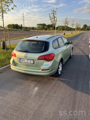 Green Opel Astra 2011 in Liepaja, with an engine capacity of 1.70 L and mileage of 323 thousand km for 1500 €, photo 4 on AUTOMOTO.COM.LV