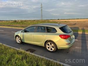 Green Opel Astra 2011 in Liepaja, with an engine capacity of 1.70 L and mileage of 323 thousand km for 1500 €, photo 6 on AUTOMOTO.COM.LV