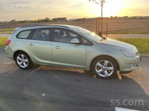 Green Opel Astra 2011 in Liepaja, with an engine capacity of 1.70 L and mileage of 323 thousand km for 1500 €, photo 7 on AUTOMOTO.COM.LV